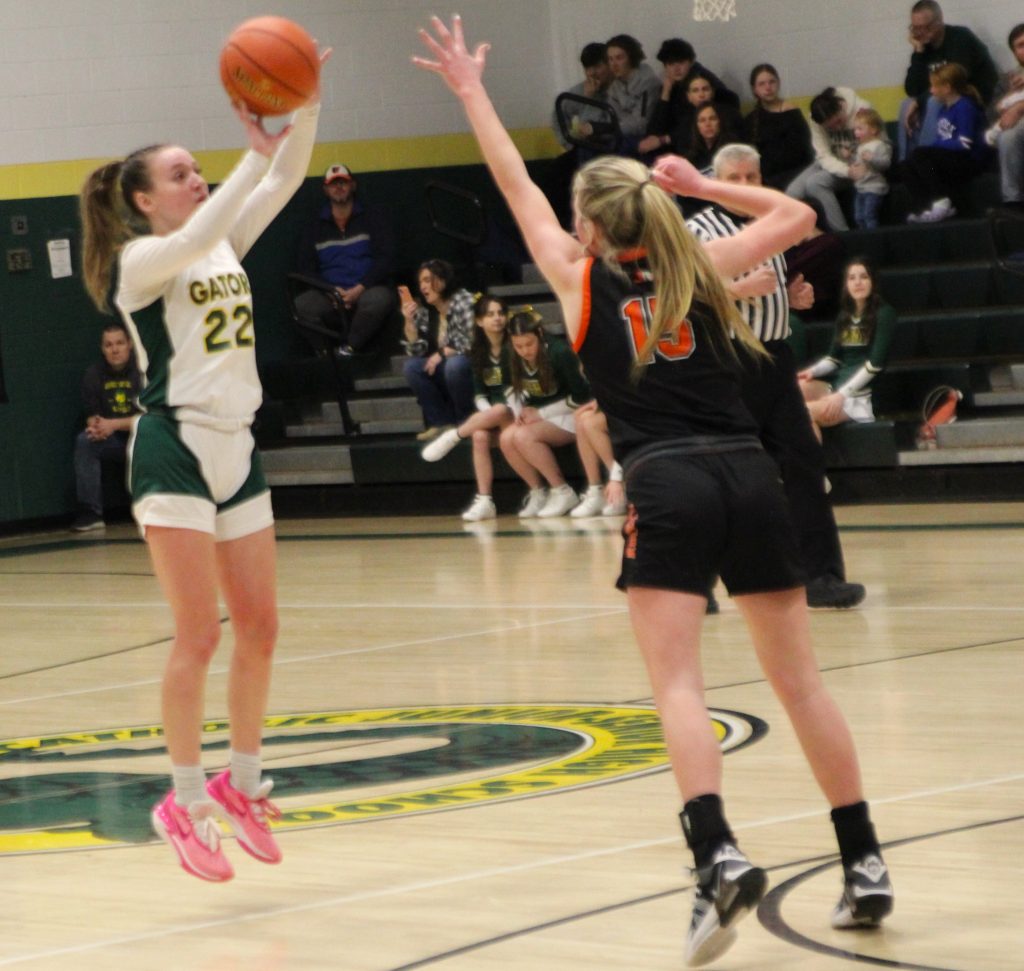 Top shot: Larkin’s 30 points leads Lady Gators to 55-49 win - Herald-Standard